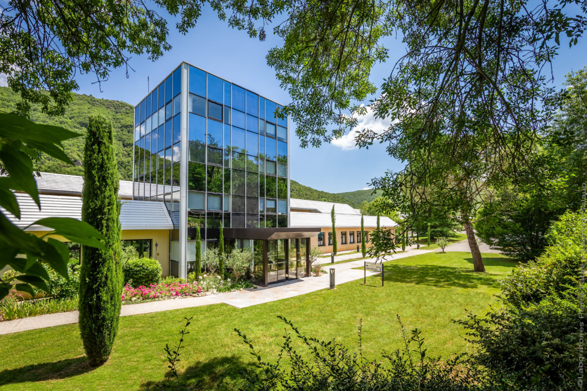 Comprometerse con el Made in France - Nuestros compromisos - Pierre Fabre